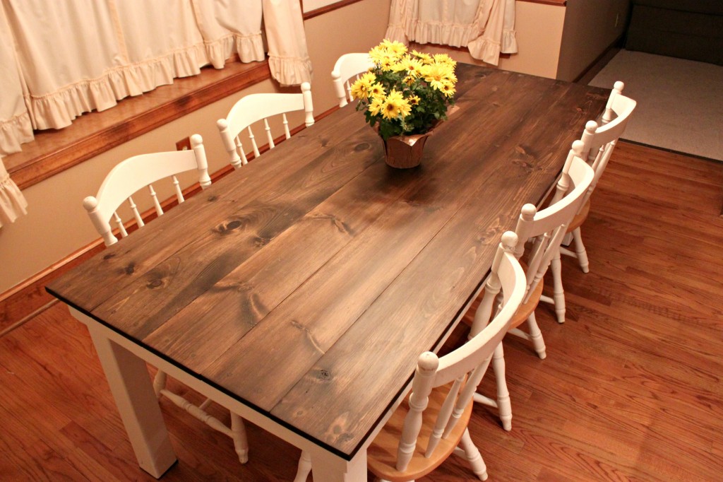 DIY Farmhouse Table Tutorial | Remodelaholic