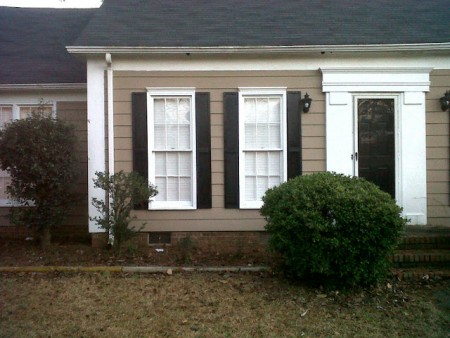 25 Inspiring Outdoor Window Treatments | Remodelaholic