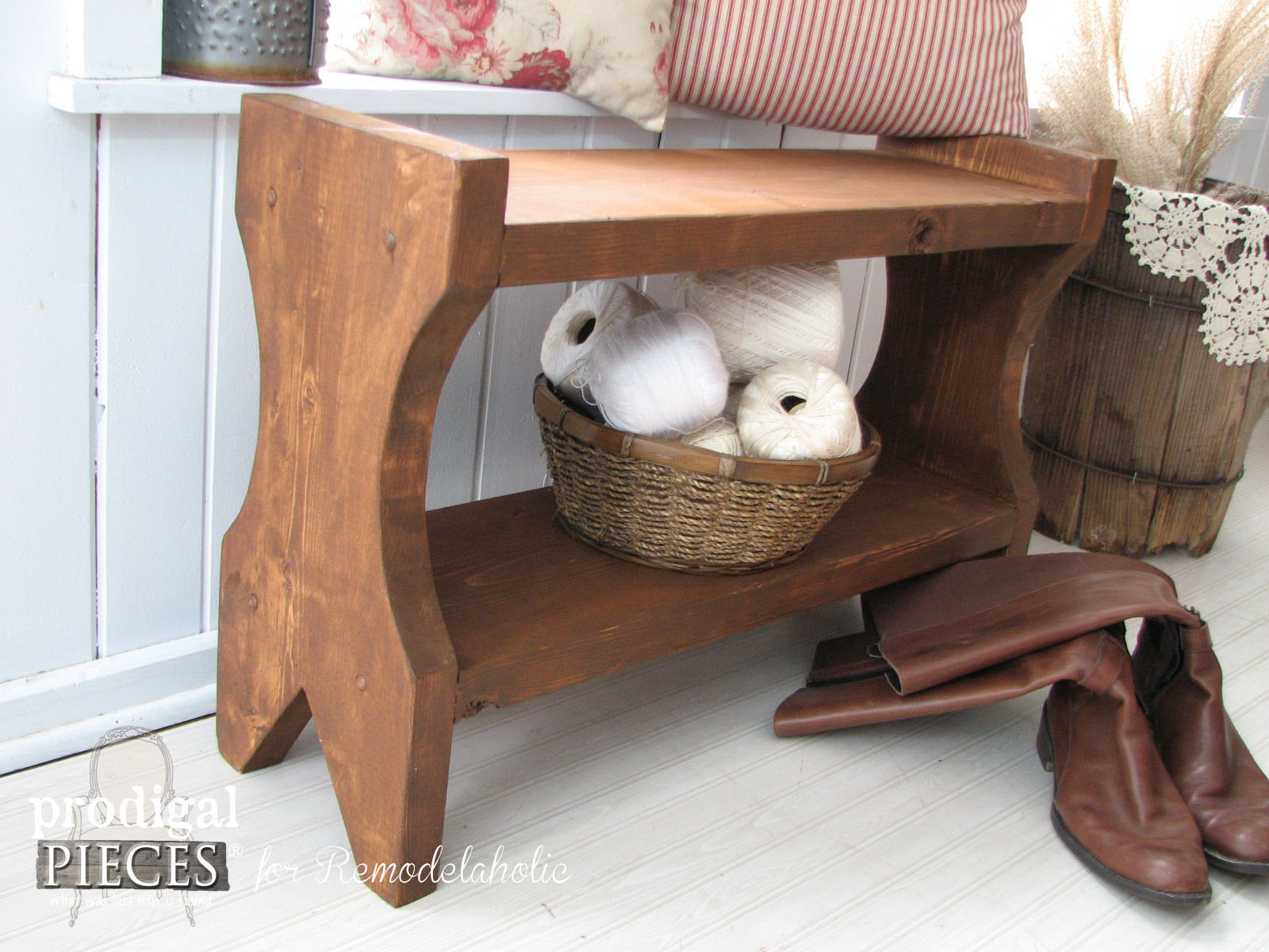DIY Rustic Farmhouse Bench Tutorial | Remodelaholic