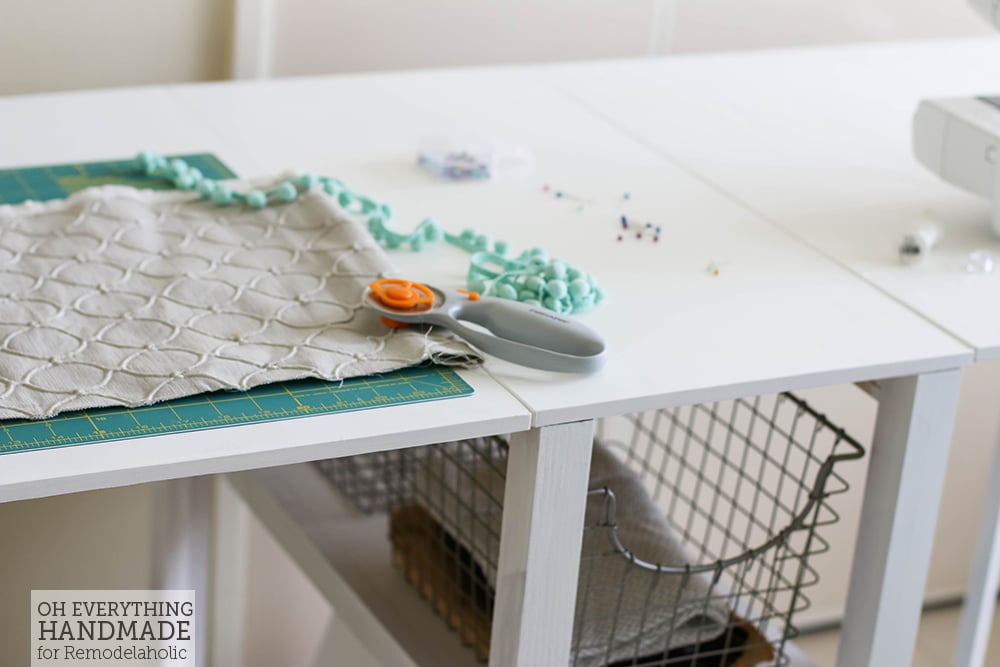Remodelaholic | DIY Folding Craft Table eller Foldbar Desk | TJMBB