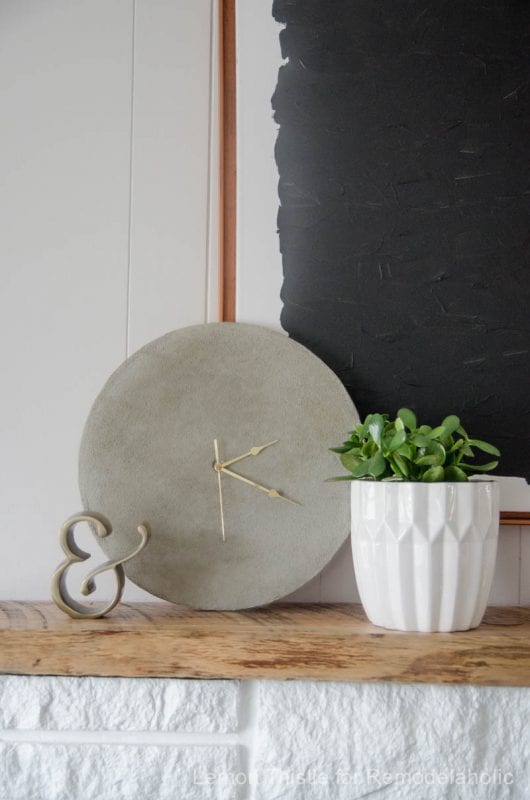Simple DIY Concrete Clock Tutorial (with less mess!) | Remodelaholic