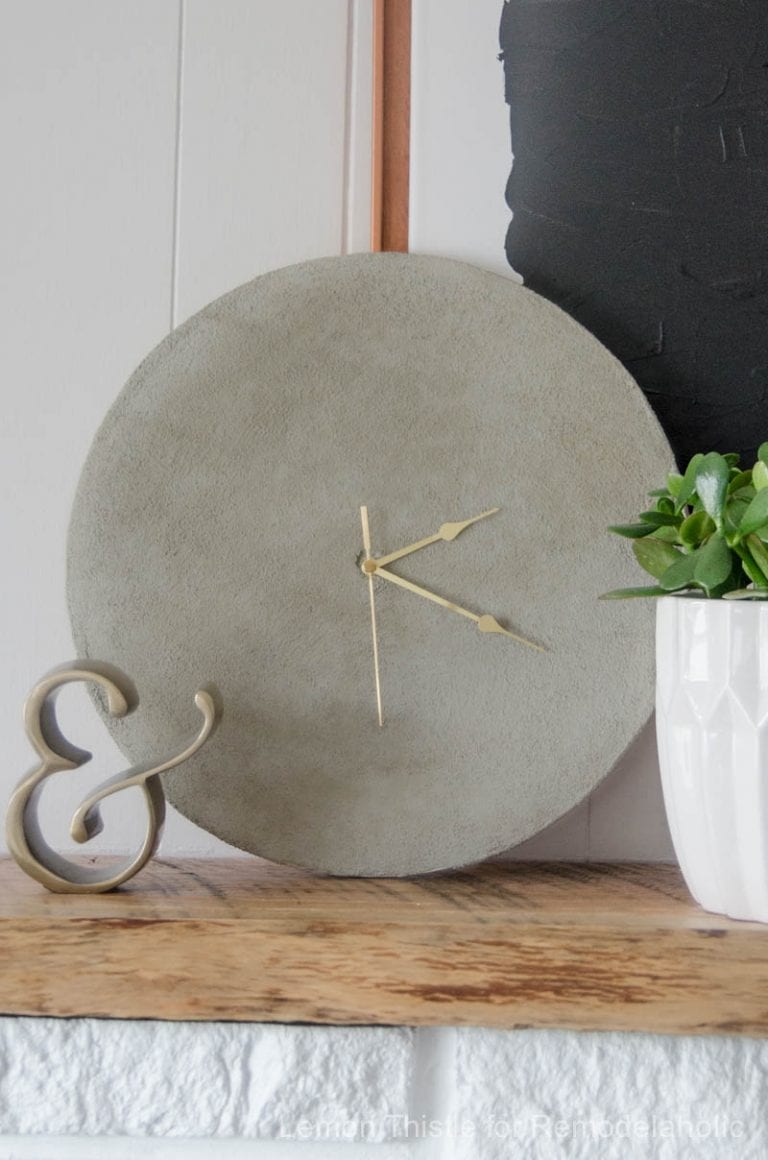 Simple DIY Concrete Clock Tutorial (with less mess!) | Remodelaholic