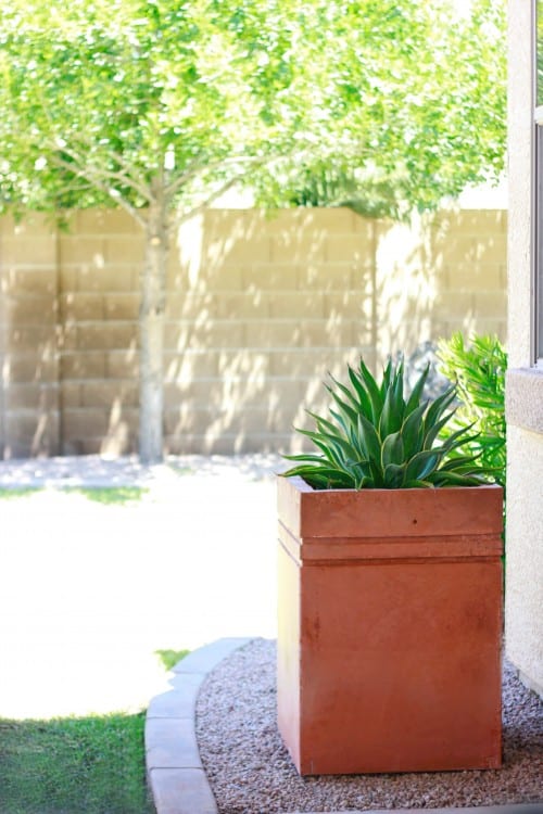 How to Make a Tall Concrete Planter | Remodelaholic
