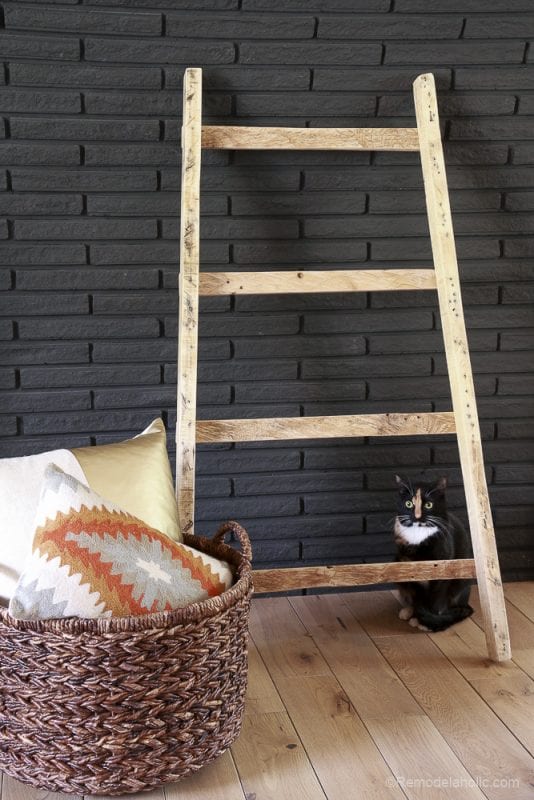 Pallet Blanket Ladder Tutorial for Quilts or Shoe Storage | Remodelaholic