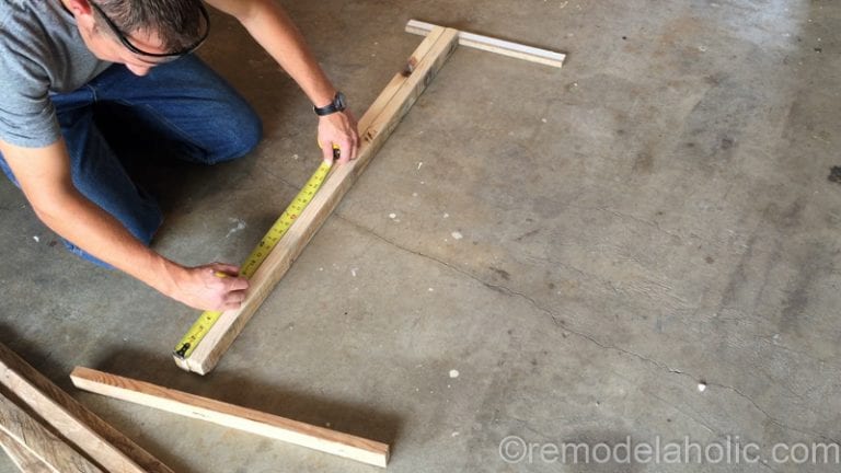 Pallet Blanket Ladder Tutorial for Quilts or Shoe Storage | Remodelaholic