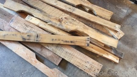 Pallet Blanket Ladder Tutorial for Quilts or Shoe Storage | Remodelaholic
