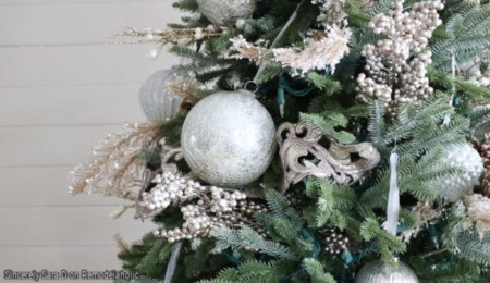 How to Decorate a Christmas Tree in 5 Simple Steps | Remodelaholic