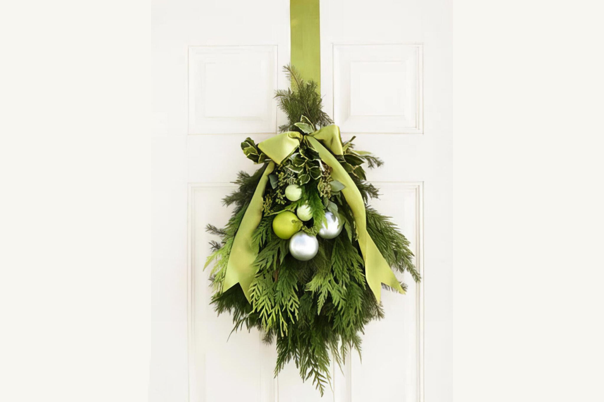 30 Ways to Use Fresh Evergreen Boughs | Remodelaholic