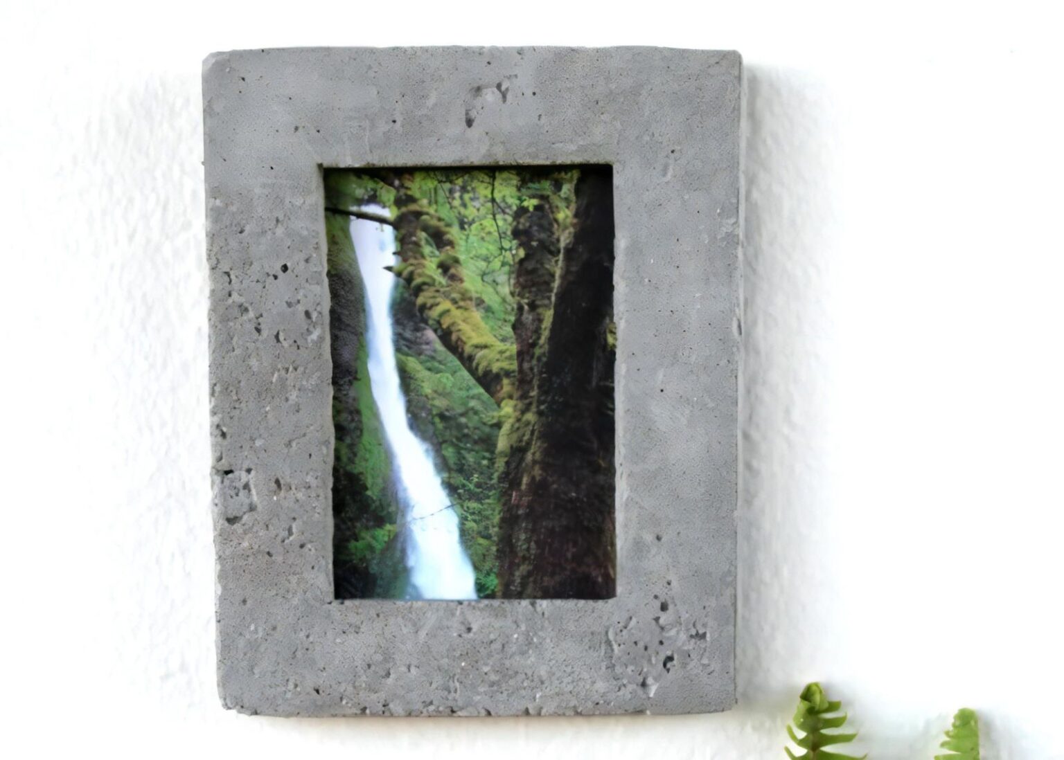 Picture-Perfect DIY: 14 Frames to Showcase Memories | Remodelaholic