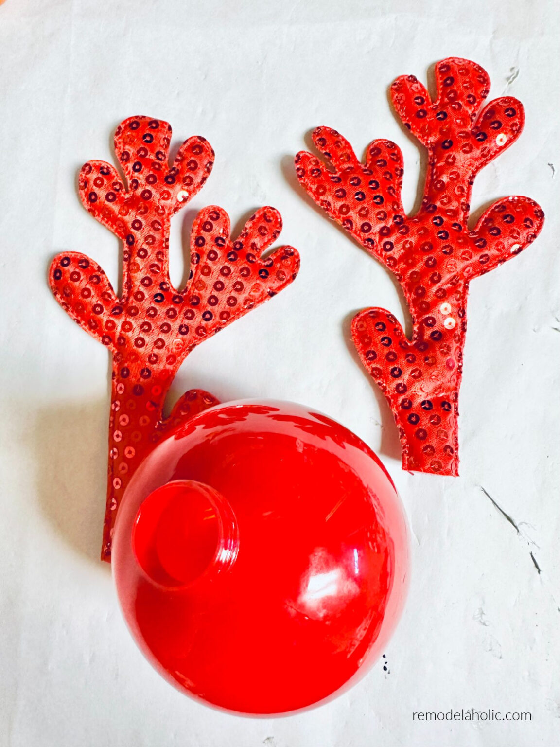 Quick DIY Yarn Reindeer Wreath: Rudolph The Red-Nosed Reindeer ...