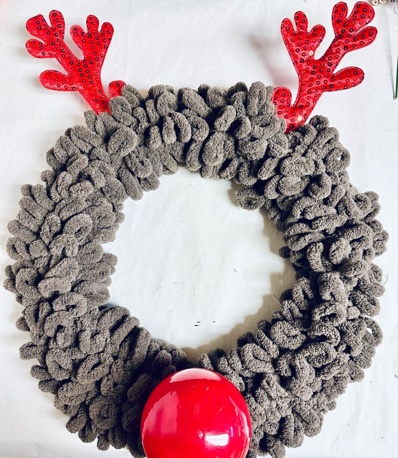 Quick DIY Yarn Reindeer Wreath: Rudolph The Red-Nosed Reindeer ...