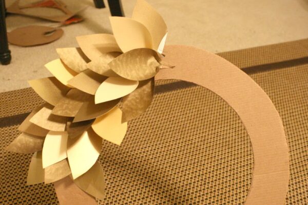 Easy Paper Christmas Decoration: How to Make a Paper Leaf Wreath ...