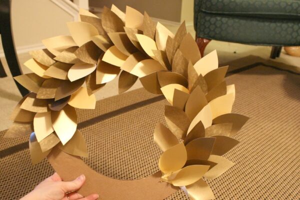Easy Paper Christmas Decoration: How to Make a Paper Leaf Wreath ...