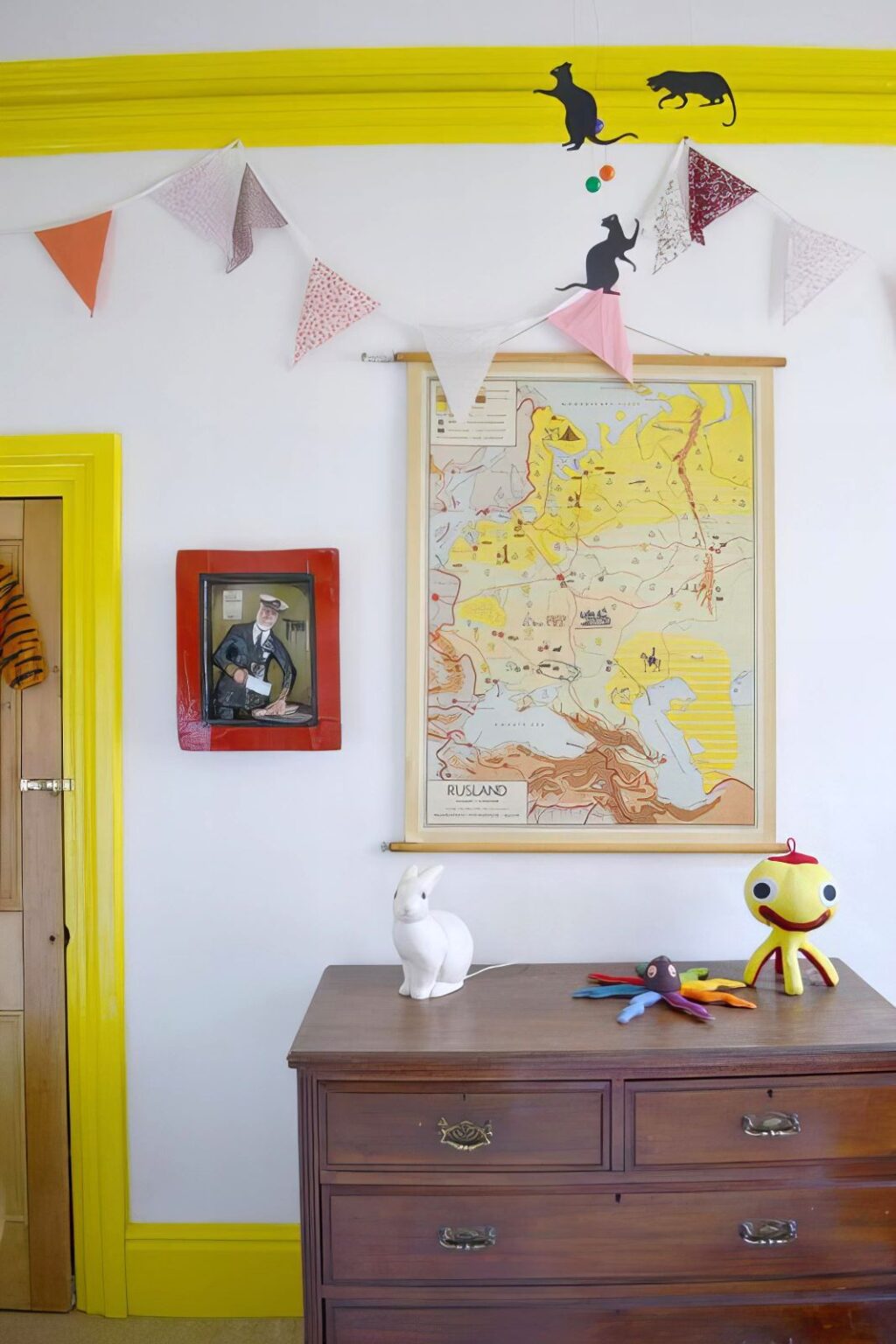 25 Beautiful Examples of Colored Trim | Remodelaholic